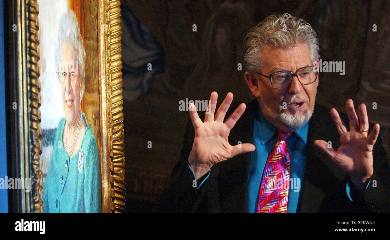 Rolf Harris chats to members of the press about his portrait of Her ...