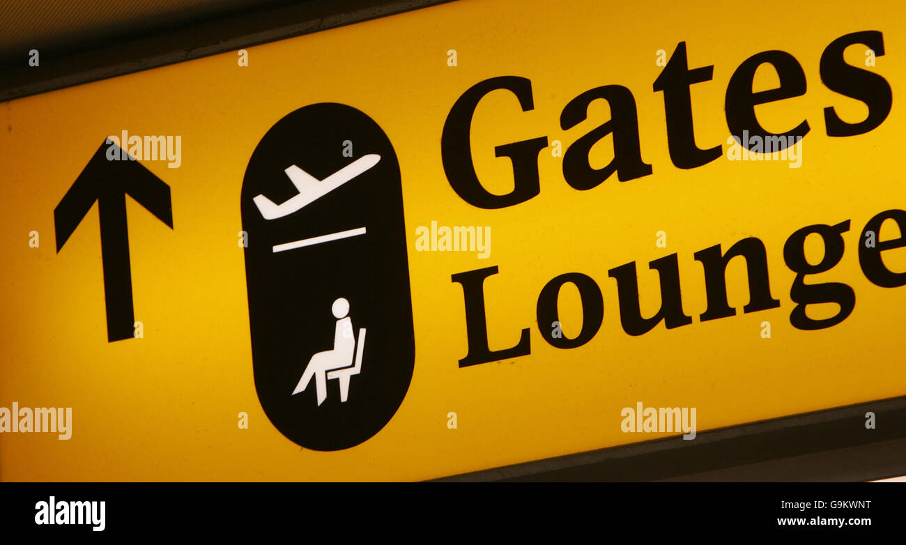 Generic stock Heathrow. Signs at London's Heathrow Airport Stock Photo ...