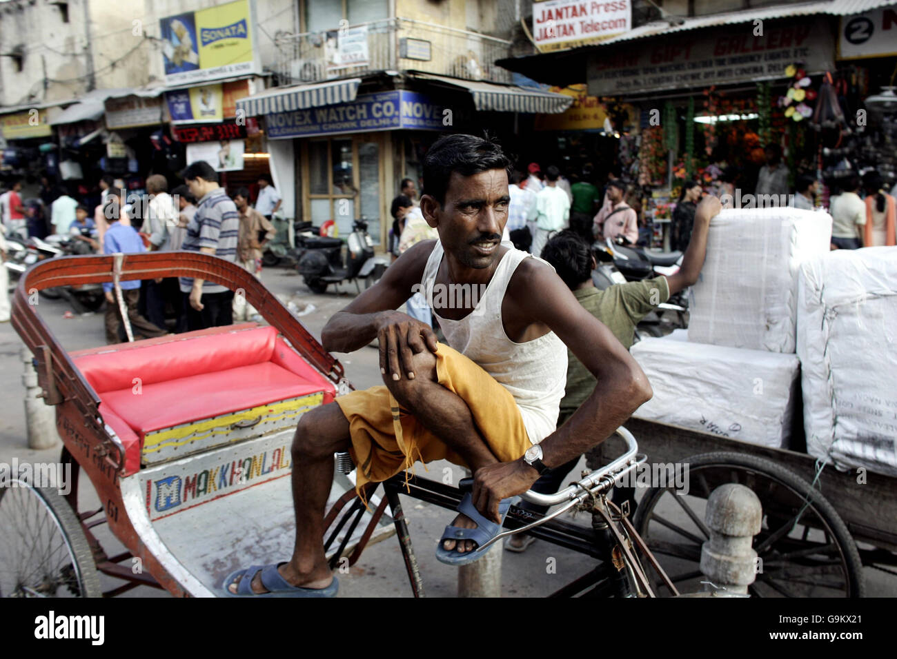 File picture of a rickshaw driver in old Delhi, India Stock Photo - Alamy