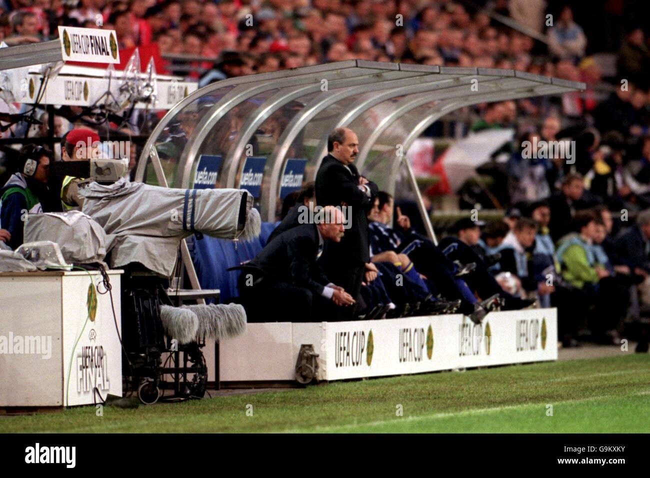 Alaves coach Jose Manuel Mane (standing) watches from the dugout Stock ...