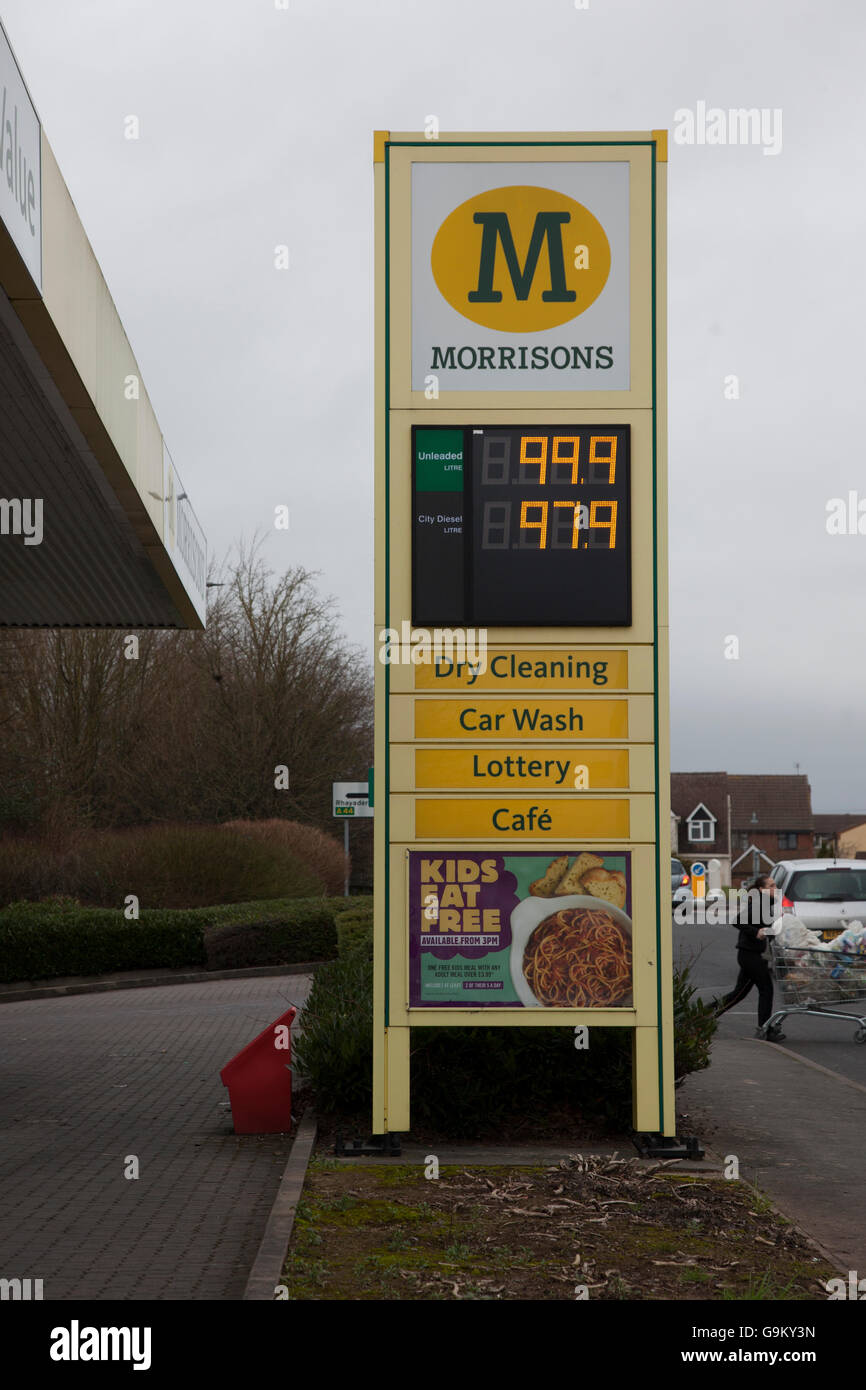 Morrison's petrol station hi-res stock photography and images - Alamy