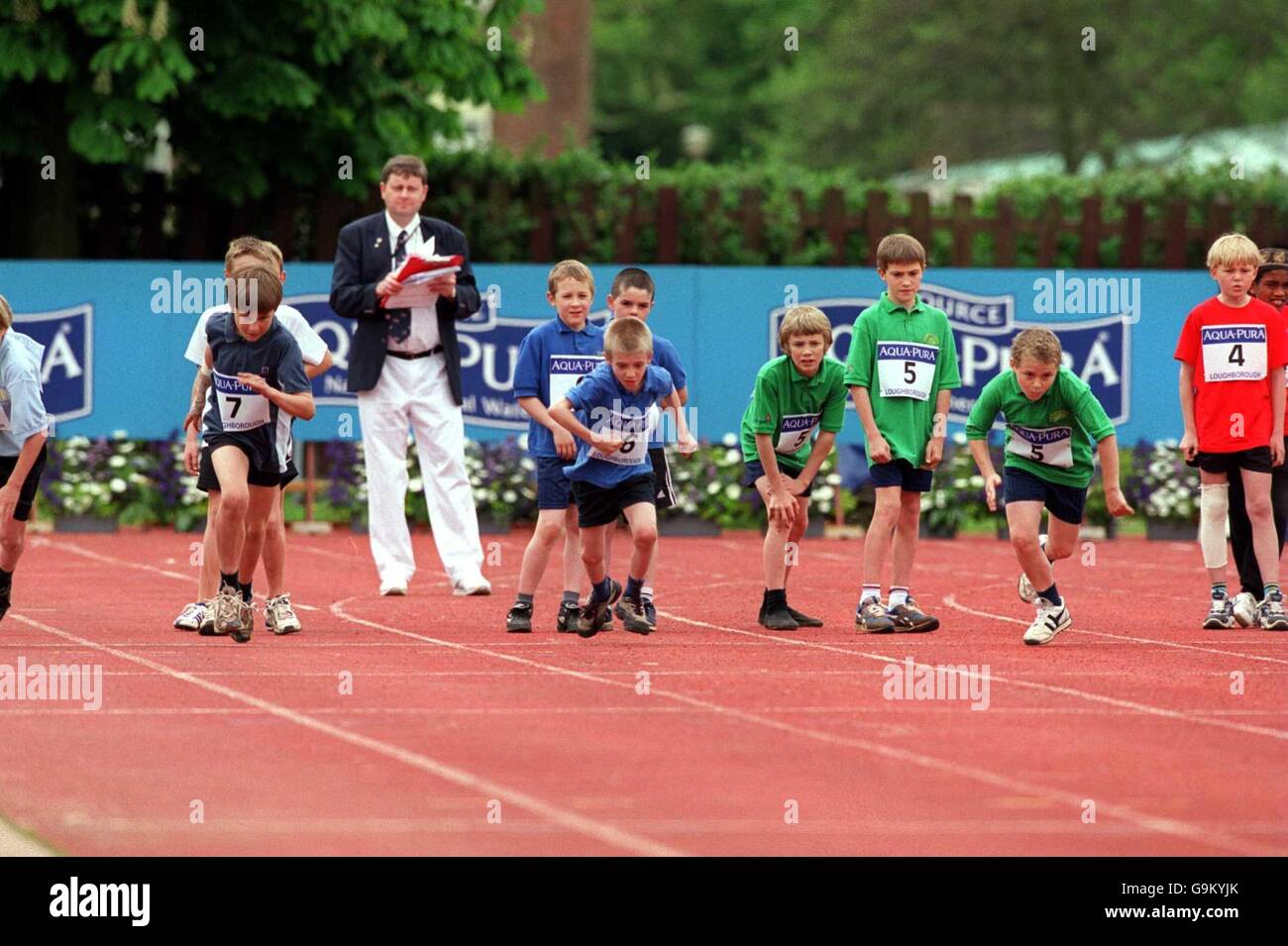 Start boys school shuttle relay hi-res stock photography and images - Alamy