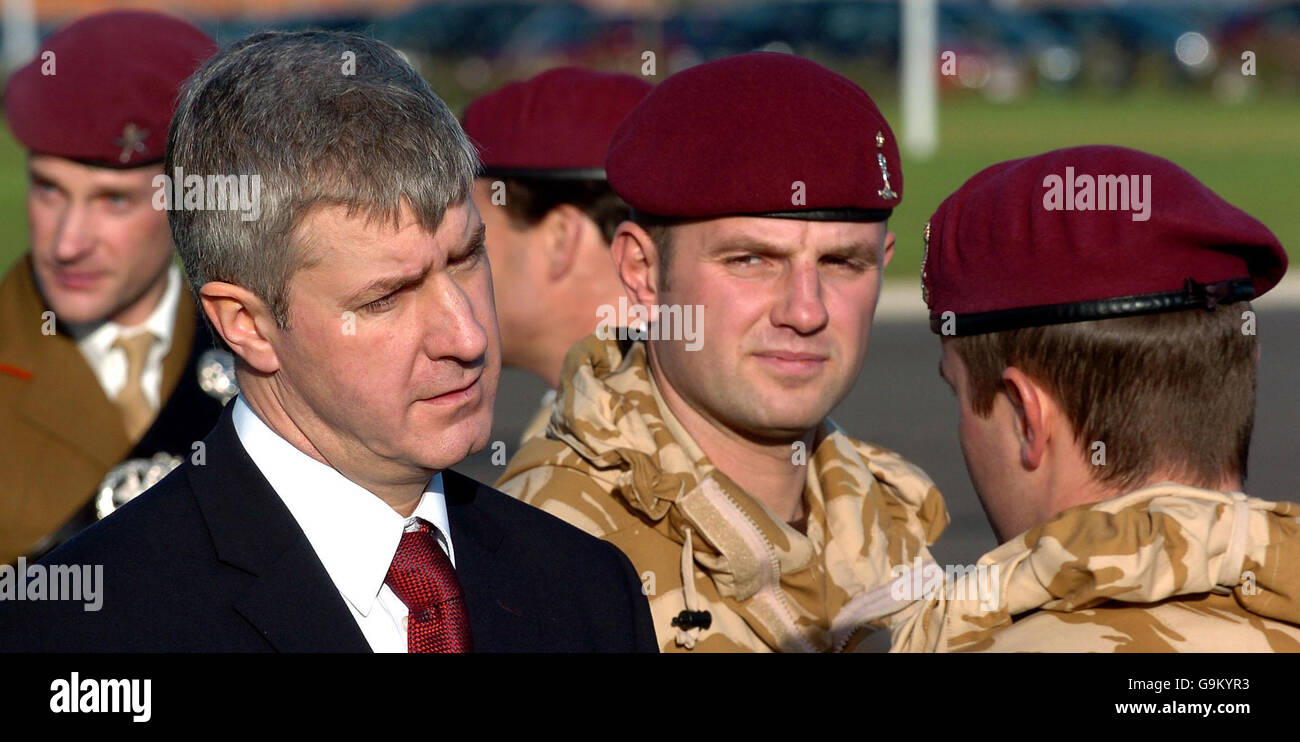 Defence Minister Derek Twigg chats to Servicemen from 16 Air Assault ...