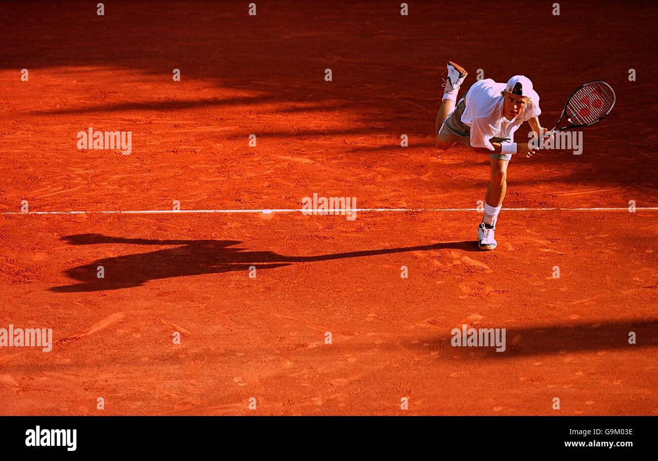 Lleyton Hewitt in action during his second round victory at Roland ...