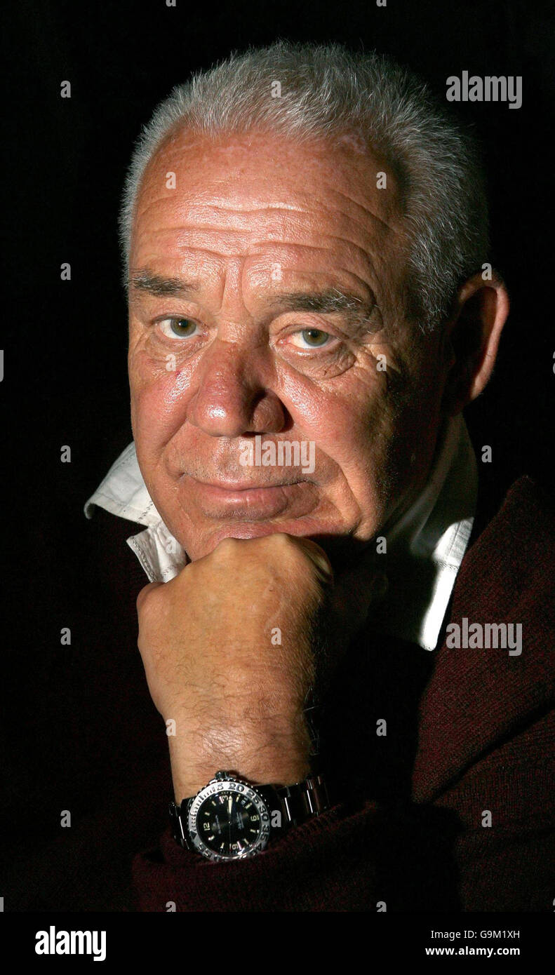 Tony bullimore hi-res stock photography and images - Alamy
