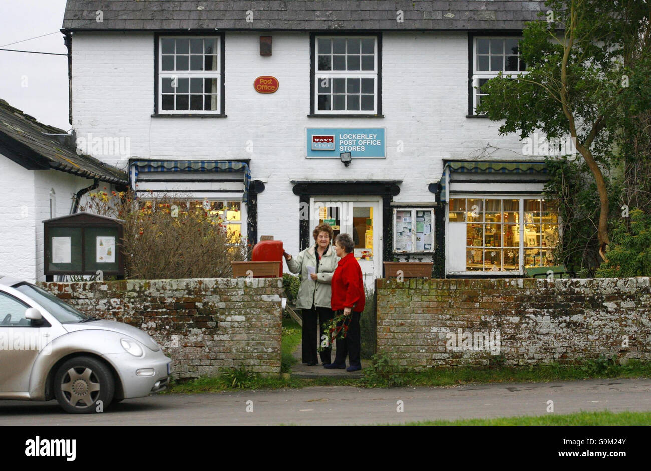 Tony and Ryle Boatfield's Post Office at Lockerley in rural Hampshire ...