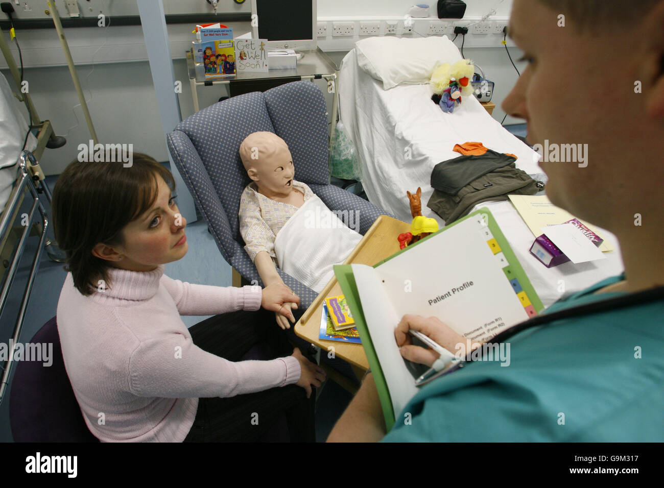 Baby in operating theatre hi-res stock photography and images - Alamy