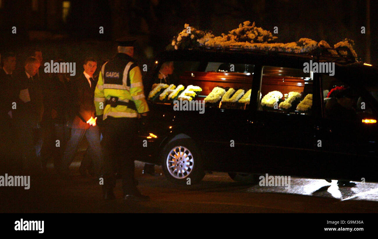 Removal of murdered drugs lord Martin 'Marlo' Hyland's remains Stock ...