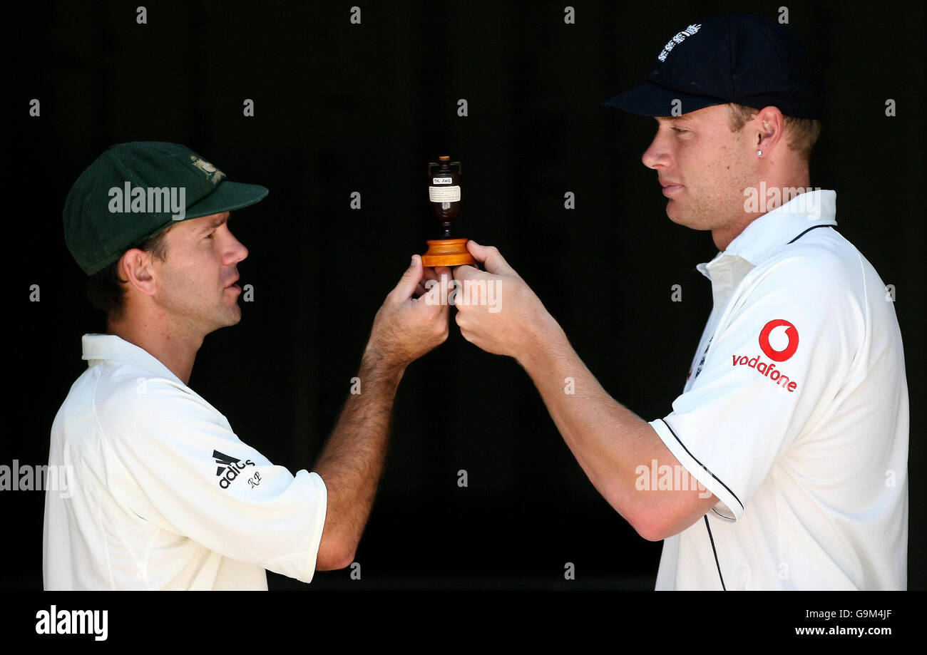 England captain Andrew Flintoff and Australian captain Ricky Pointing ...