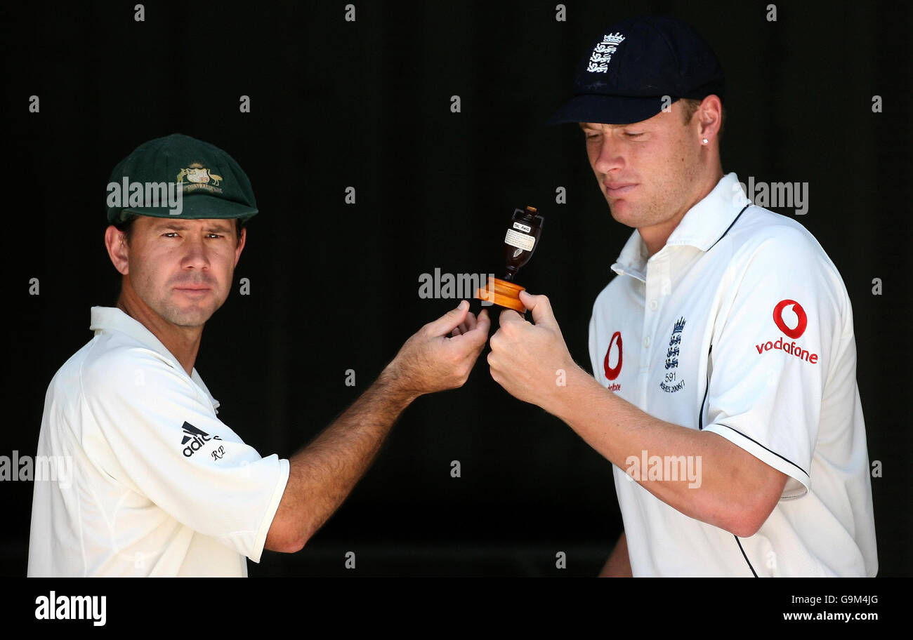 England captain Andrew Flintoff and Australian captain Ricky Pointing ...