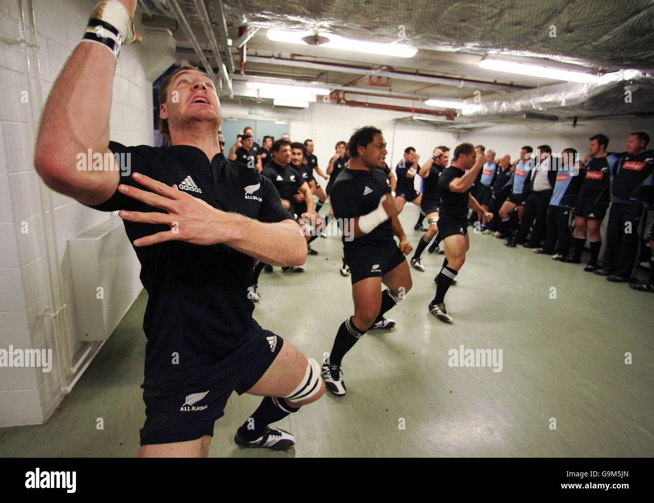 All blacks rugby dance hi-res stock photography and images - Alamy