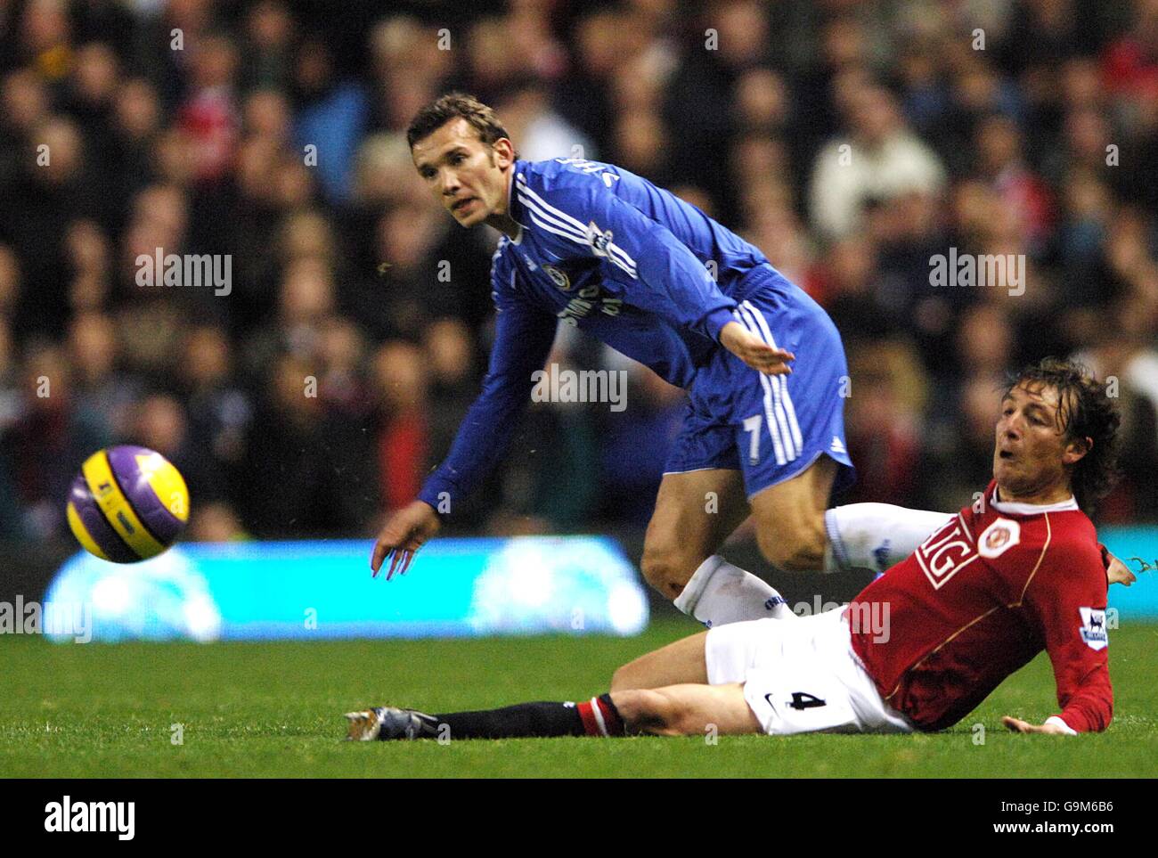 (L-R) Andriy Shevchenko, Chelsea and Gabriel Heinze, Manchester United ...