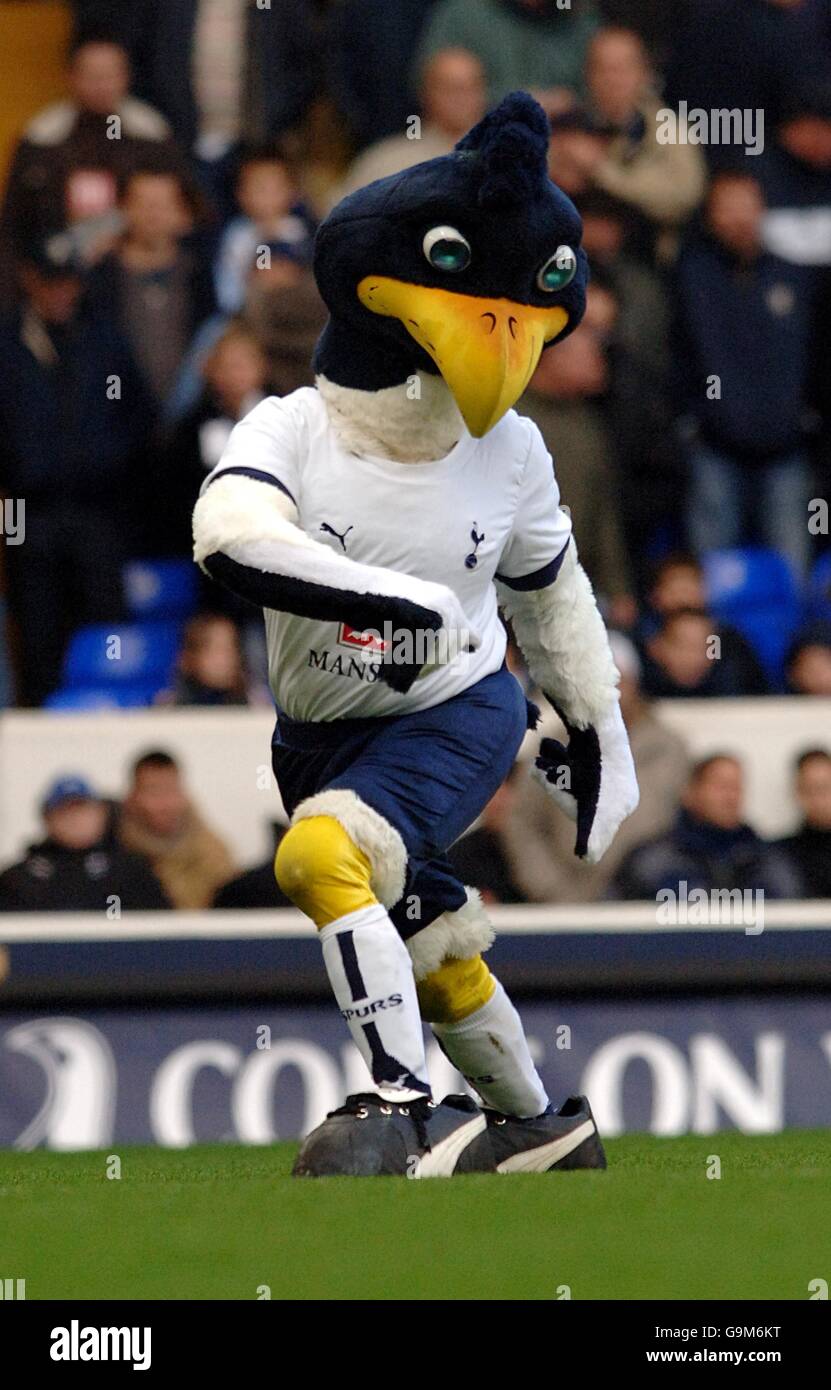 Chirpy the tottenham hotspur mascot hi-res stock photography and images ...