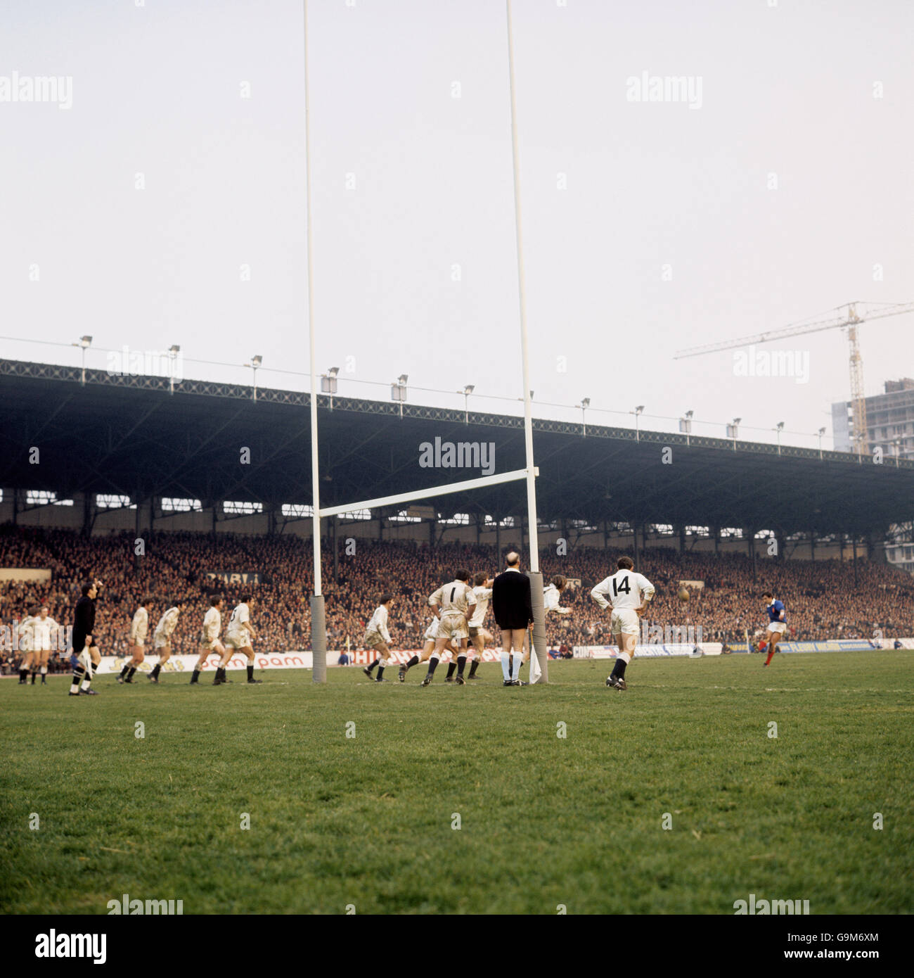 Frances pierre villepreux r kicks a conversion hi-res stock photography ...