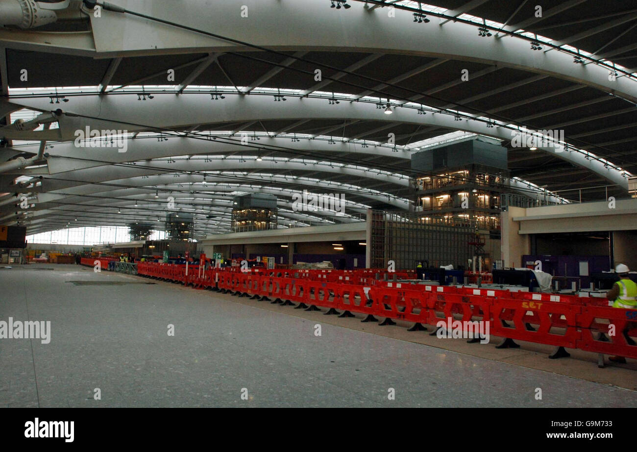 New airport terminal world class gateway to the uk hi-res stock ...