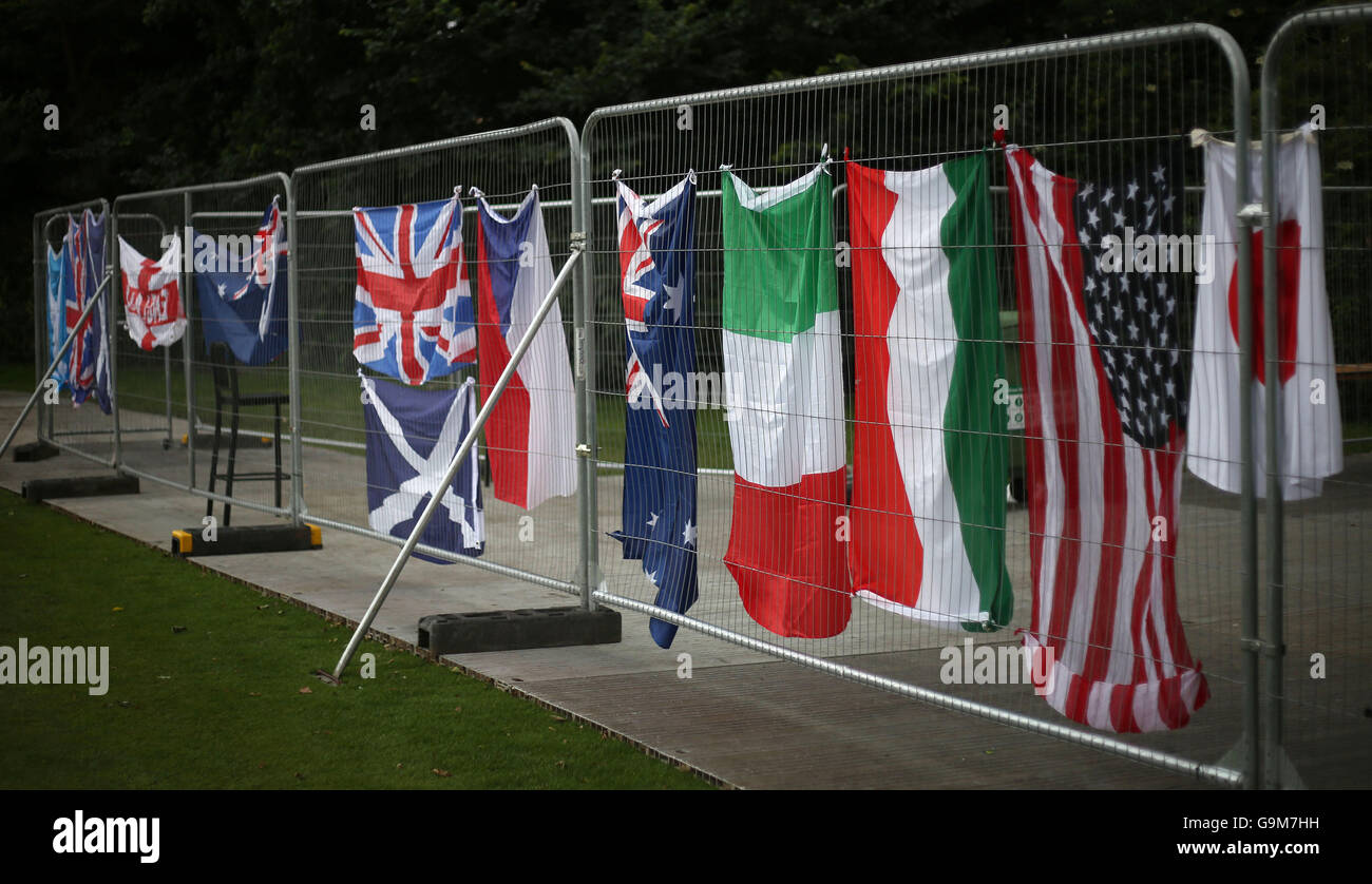 Wimbledon flags hi-res stock photography and images - Alamy