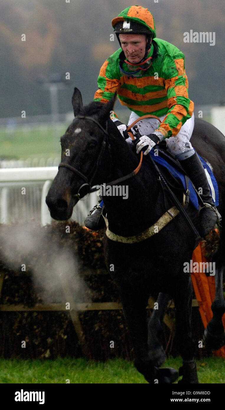 Racing - Sandown Stock Photo - Alamy