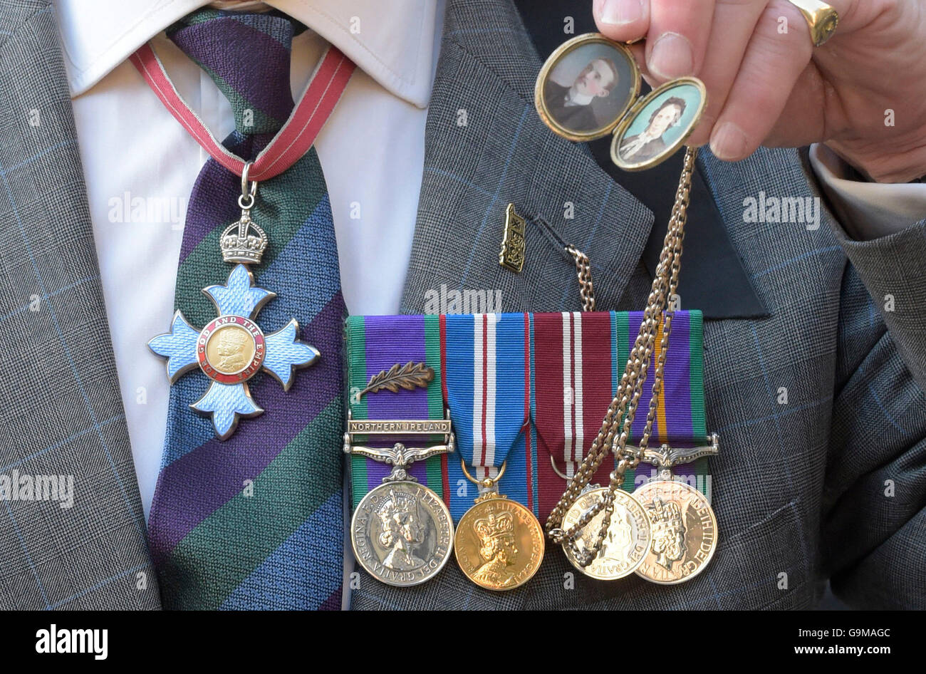 Major general mark strudwick holds hi-res stock photography and images ...