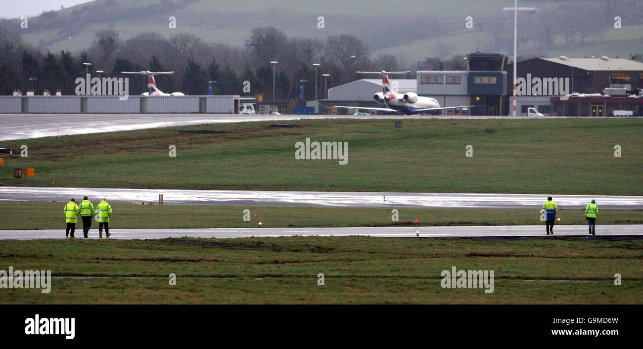 Airlines welcome runway closure Stock Photo - Alamy