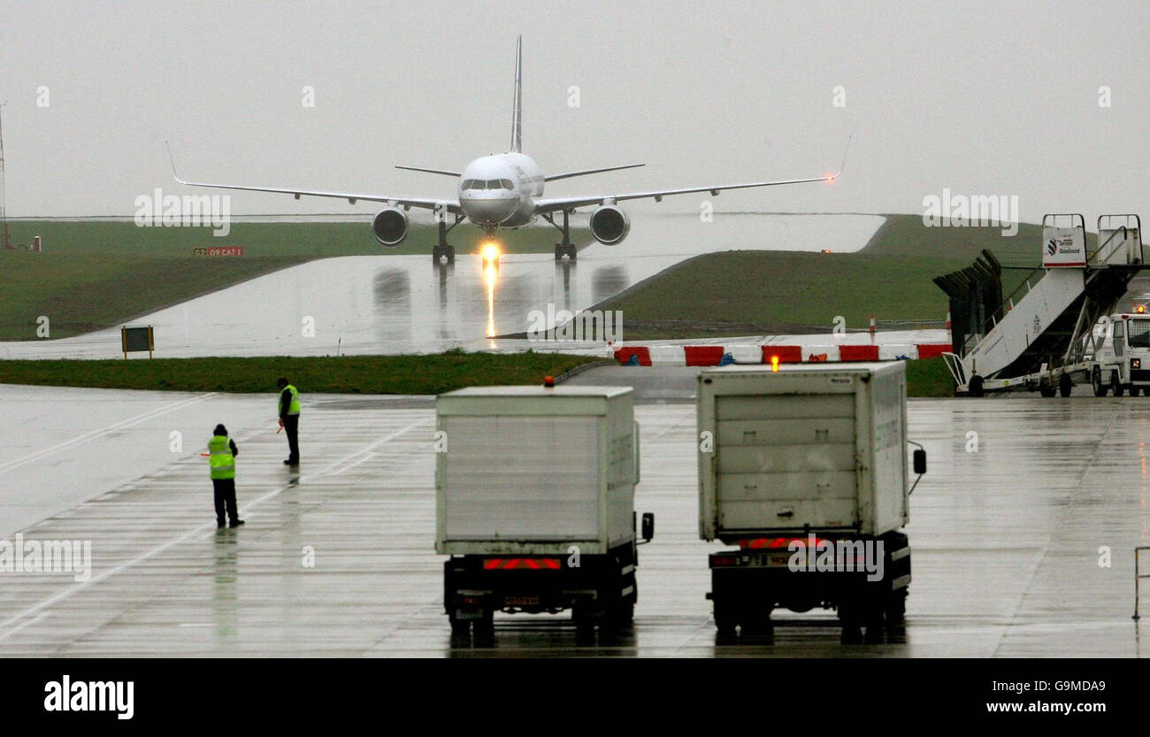 Bristol Airport runway reopens Stock Photo - Alamy