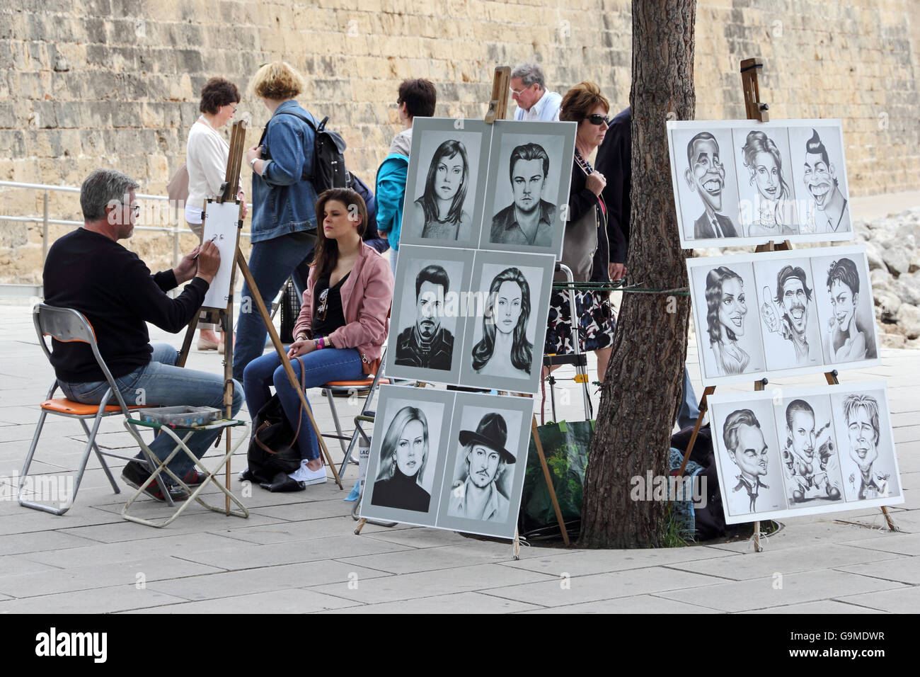 Drawing of lady hi-res stock photography and images - Alamy