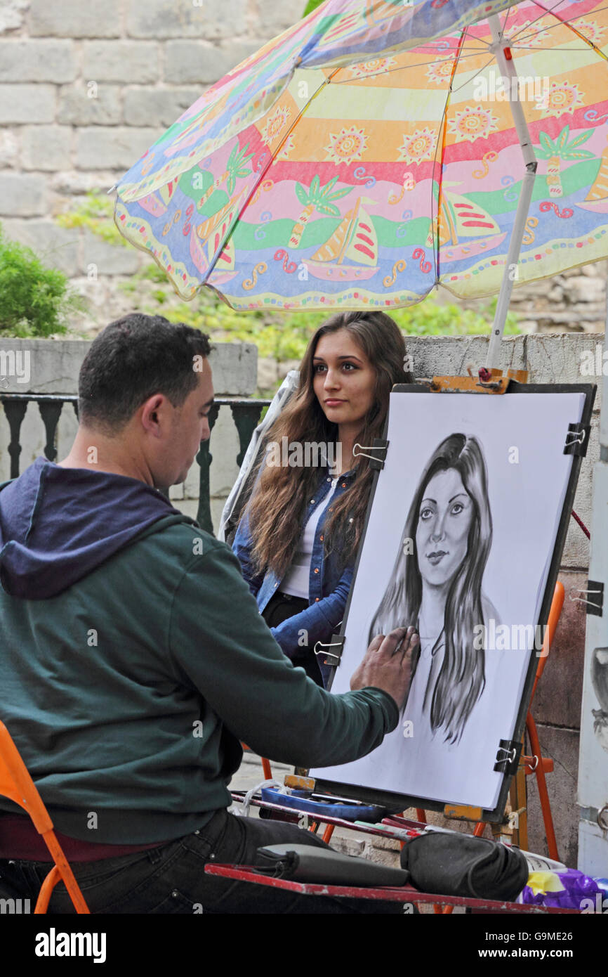 Artist drawing portrait of young lady Stock Photo - Alamy