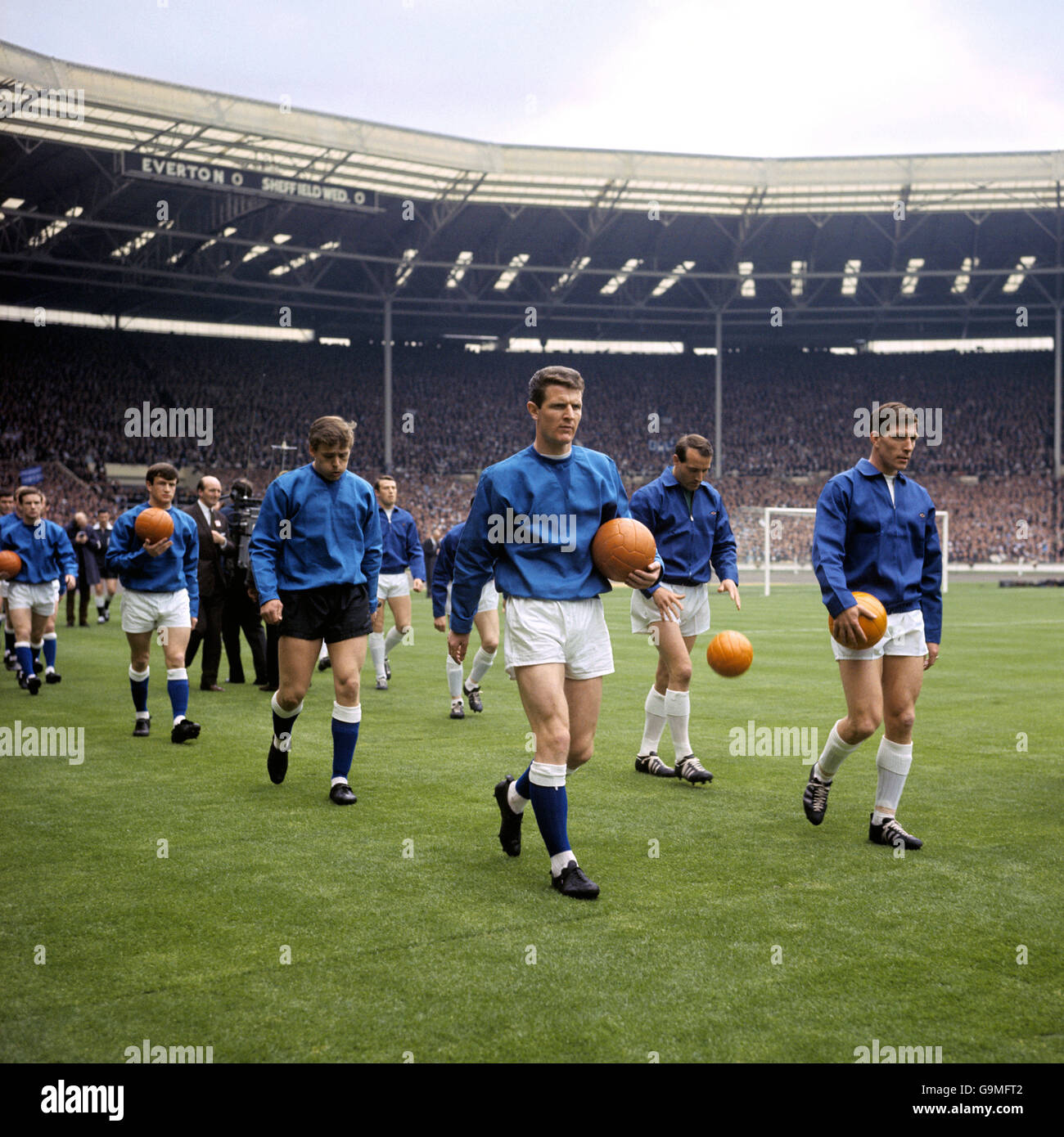 Everton walk onto the pitch hi-res stock photography and images - Alamy