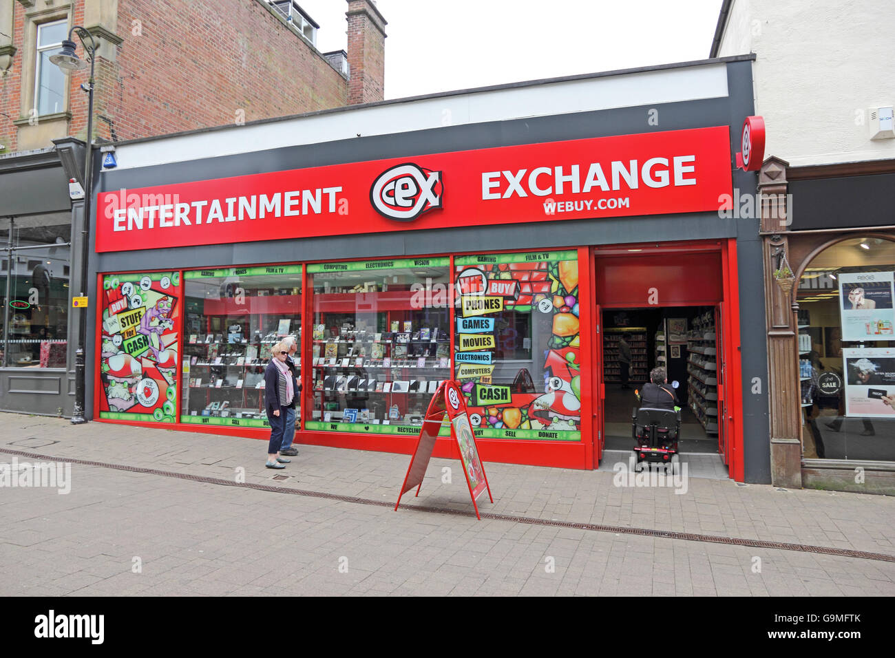 Exchange shop hi-res stock photography and images - Alamy