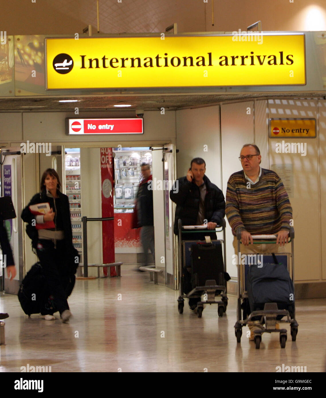 Generic stock Heathrow. Signs at London's Heathrow Airport Stock Photo ...