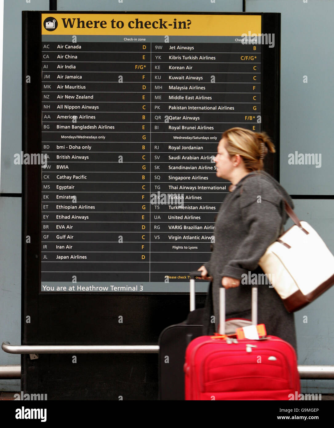 Generic stock Heathrow. Signs at London's Heathrow Airport Stock Photo ...