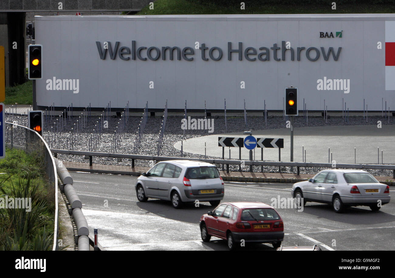 Roundabout at heathrow airport hi-res stock photography and images - Alamy