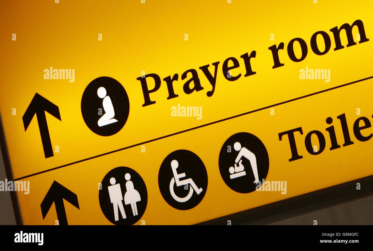 Generic stock Heathrow. Signs at London's Heathrow Airport Stock Photo ...