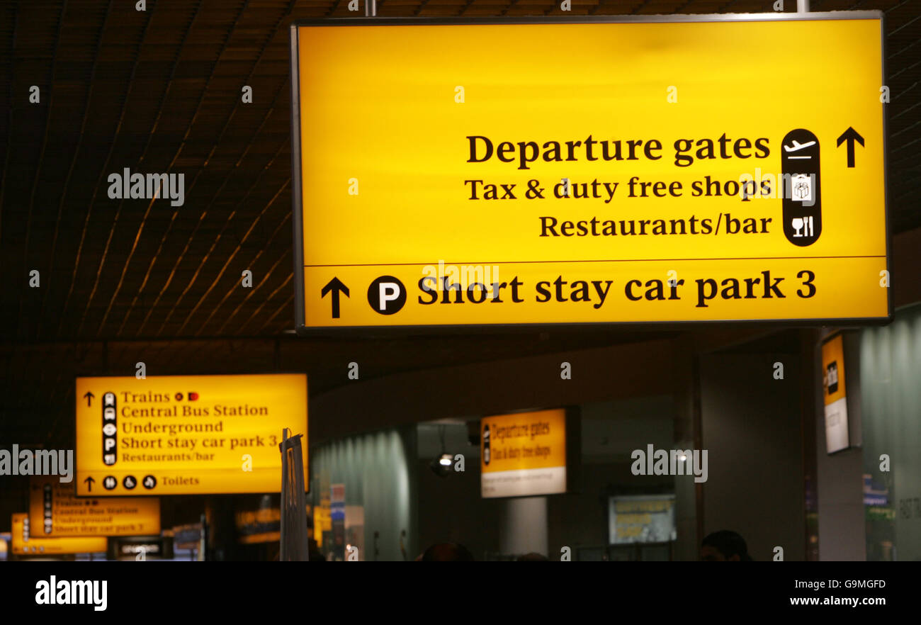 Generic stock Heathrow. Signs at London's Heathrow Airport Stock Photo ...