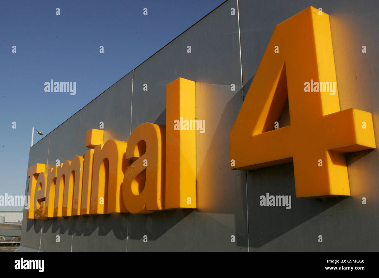 Heathrow terminal four exterior hi-res stock photography and images - Alamy