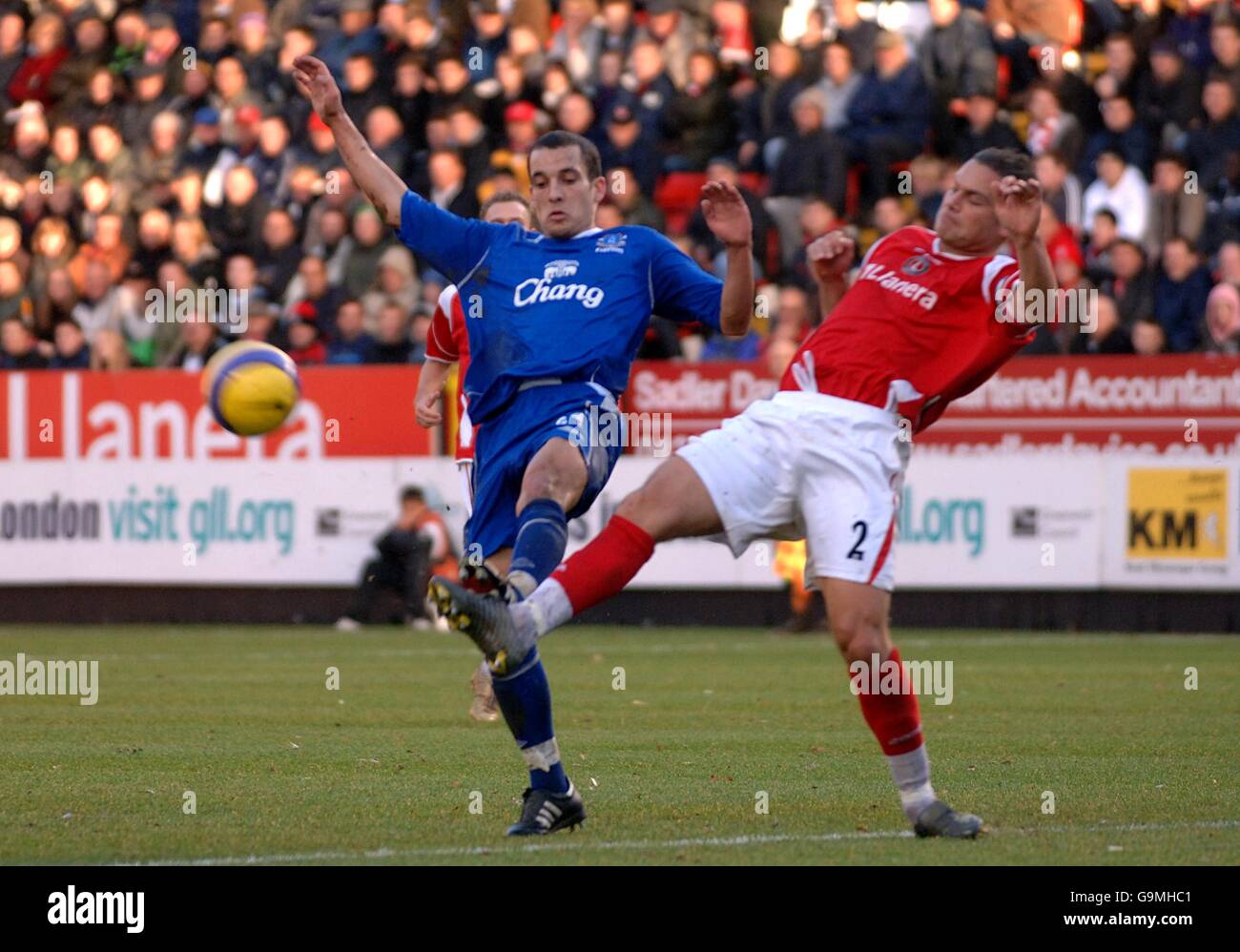 (L-R) Everton's Leon Osman and Charlton Athletic's Luke Young Stock ...
