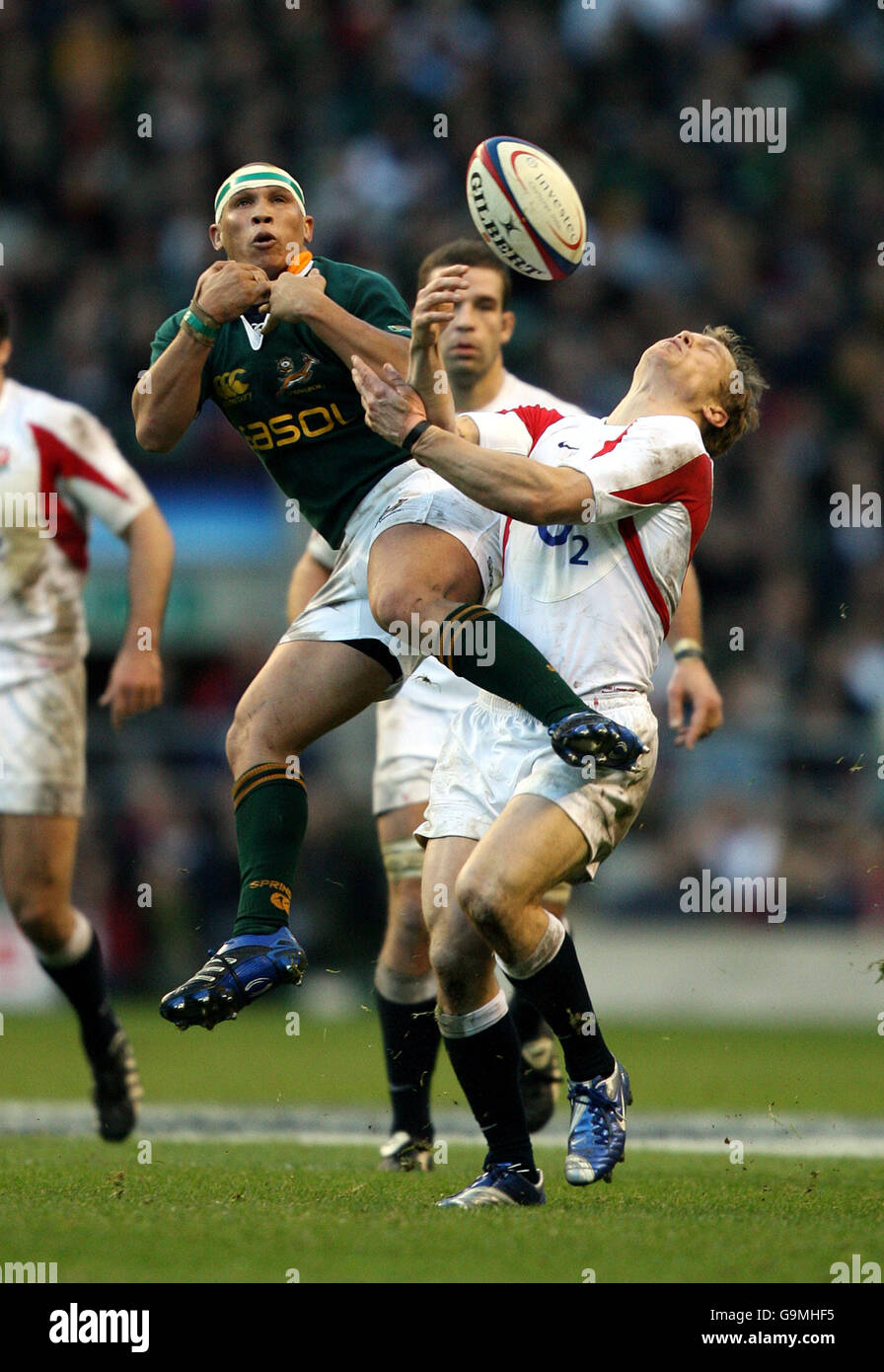Englands josh lewsey and south africas ricky januarie hi-res stock ...