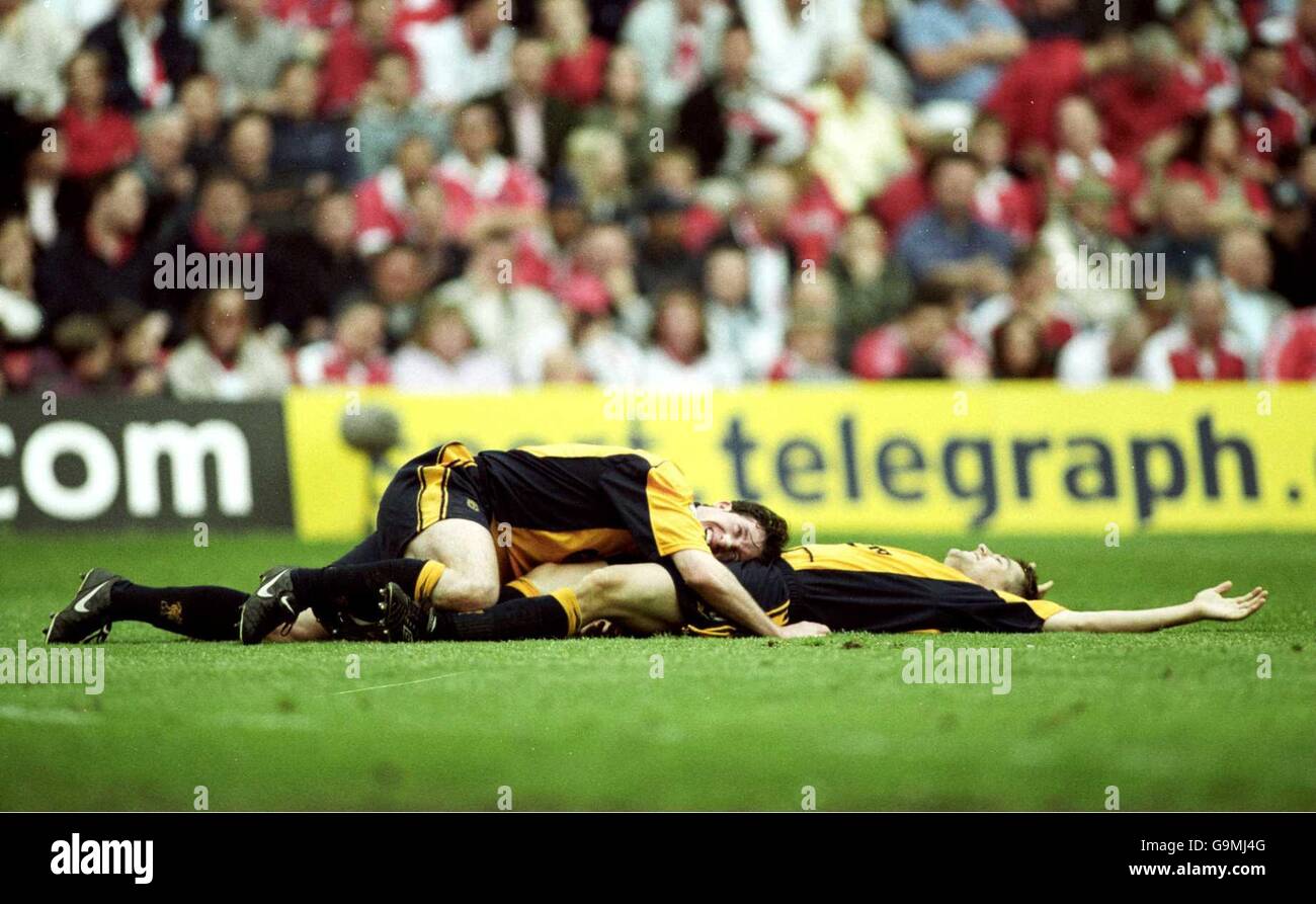 Liverpool's Robbie Fowler celebrates with his team mate MIchael Owen ...