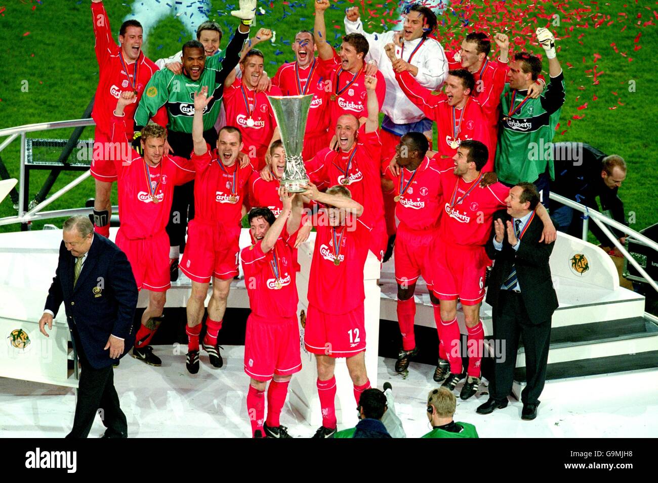 The liverpool team celebrate winning the uefa cup hi-res stock ...