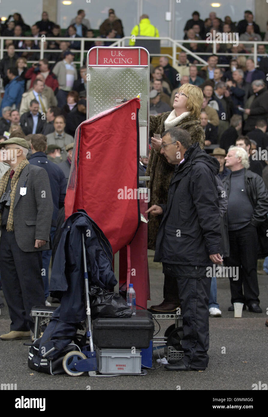 Bookie racecourse hi-res stock photography and images - Alamy