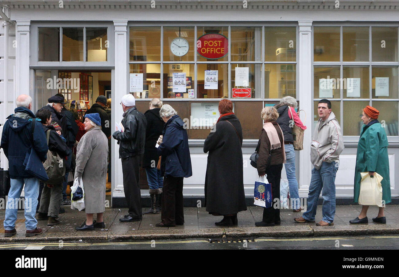 Post office queue hi-res stock photography and images - Alamy