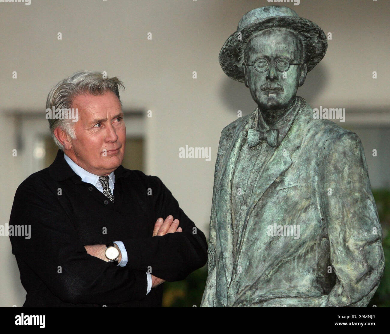 James martin statue hi-res stock photography and images - Alamy