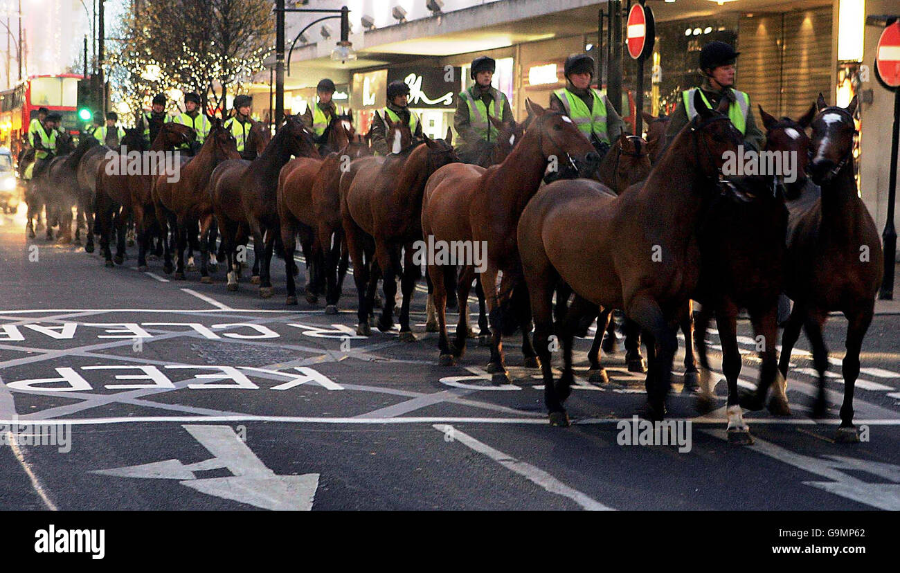 Horses cross Oxford Circus Stock Photo - Alamy