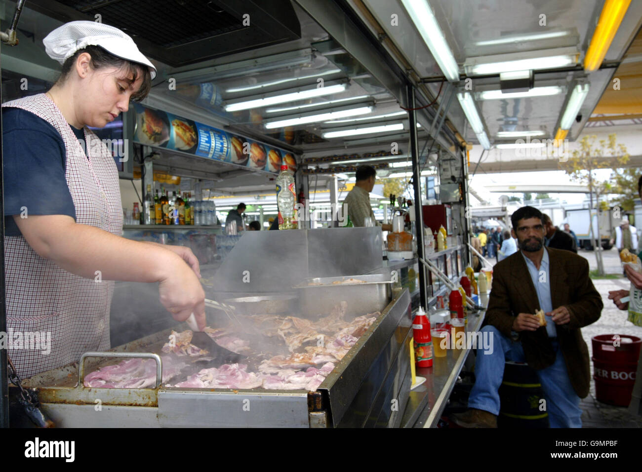 Pre match food at jose alvalade stadium hi-res stock photography and ...