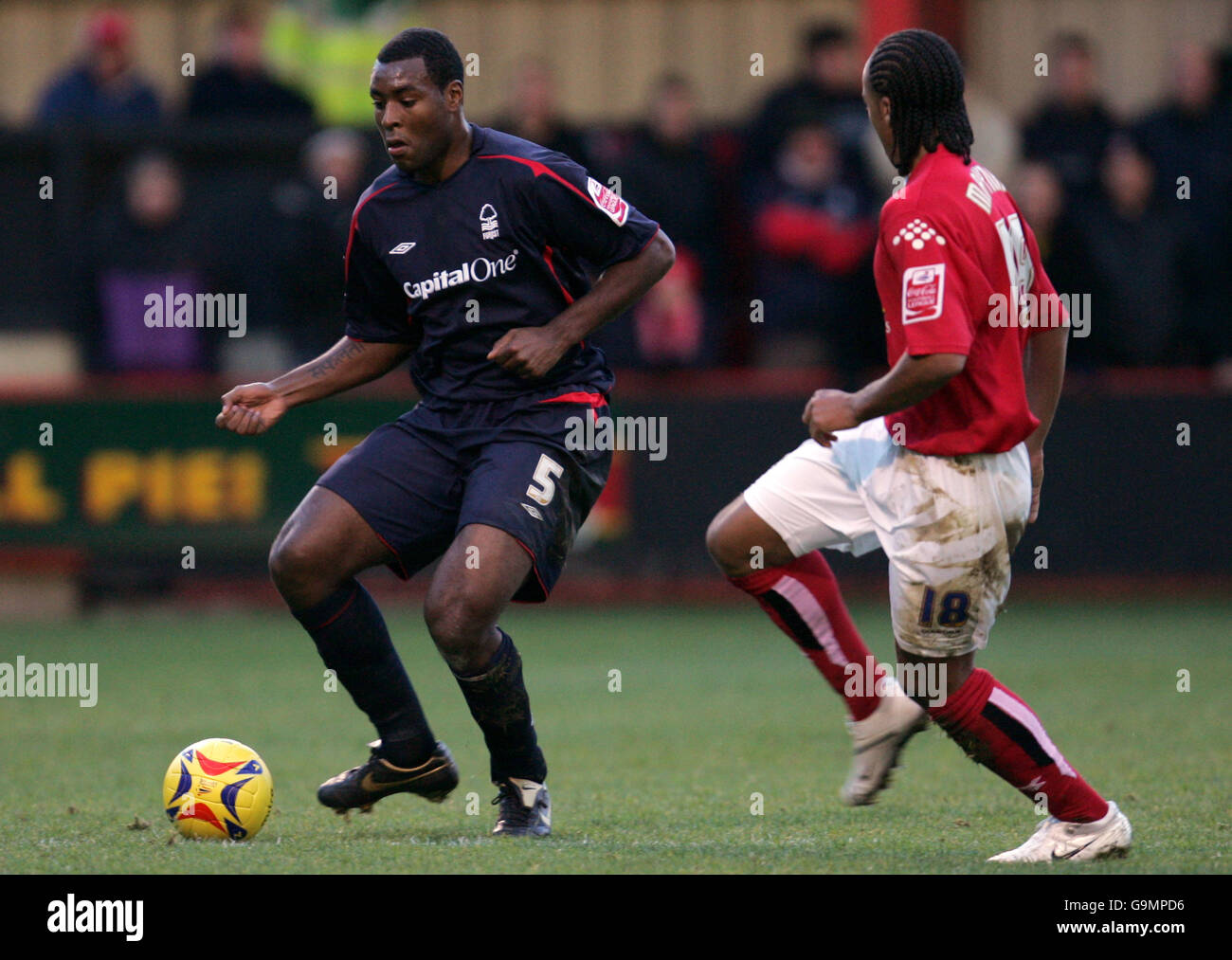 Nottingham forests wes crewe alexandras nicky maynard in action hi-res ...