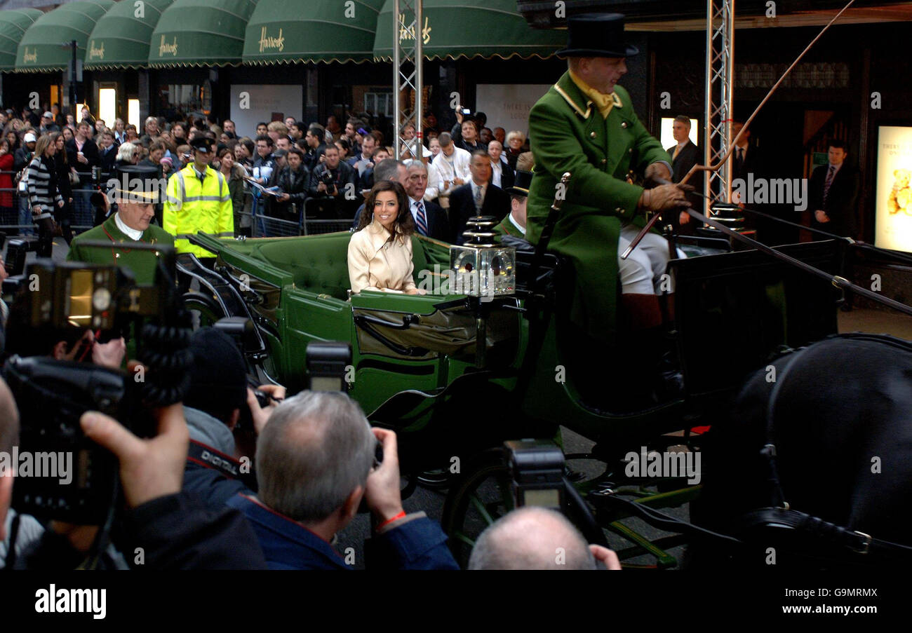 Eva Longoria opens Harrods sale - London Stock Photo - Alamy