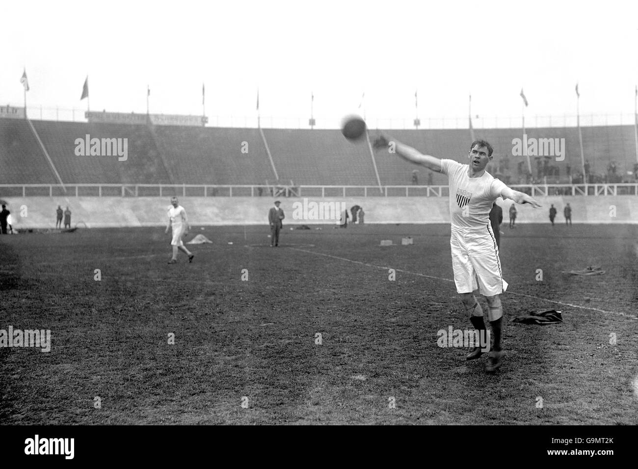 Athletics - London Olympic Games 1908 - Discus - White City. Martin ...