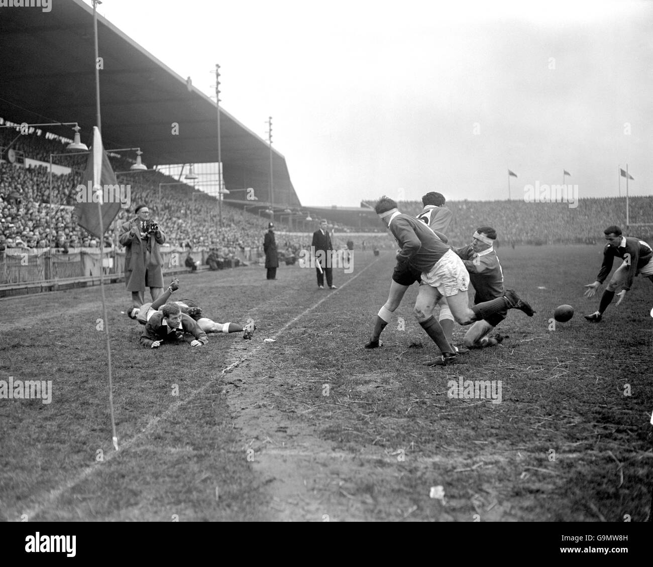 The ball runs loose as Ireland press near the Welsh try-line Stock ...