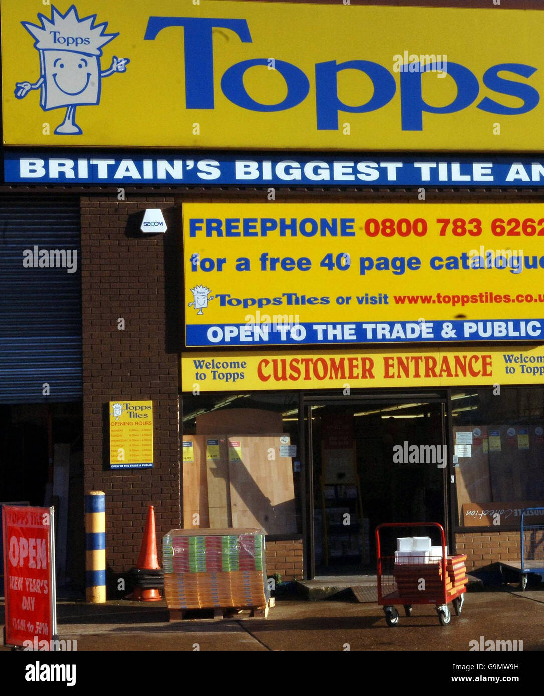 Topps Tiles in Chingford, North East London Stock Photo - Alamy