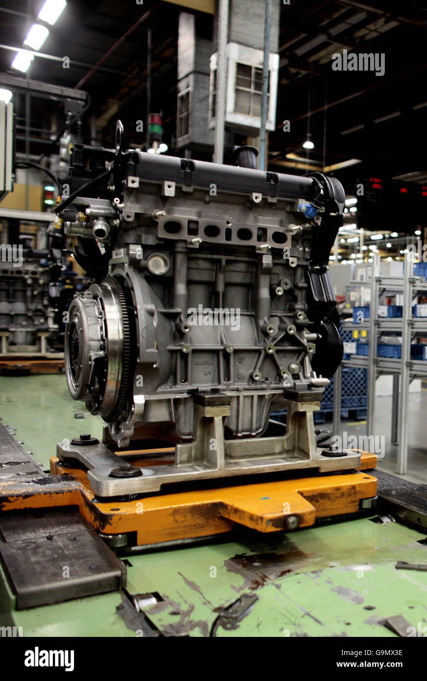 Engines on line factory hi-res stock photography and images - Alamy