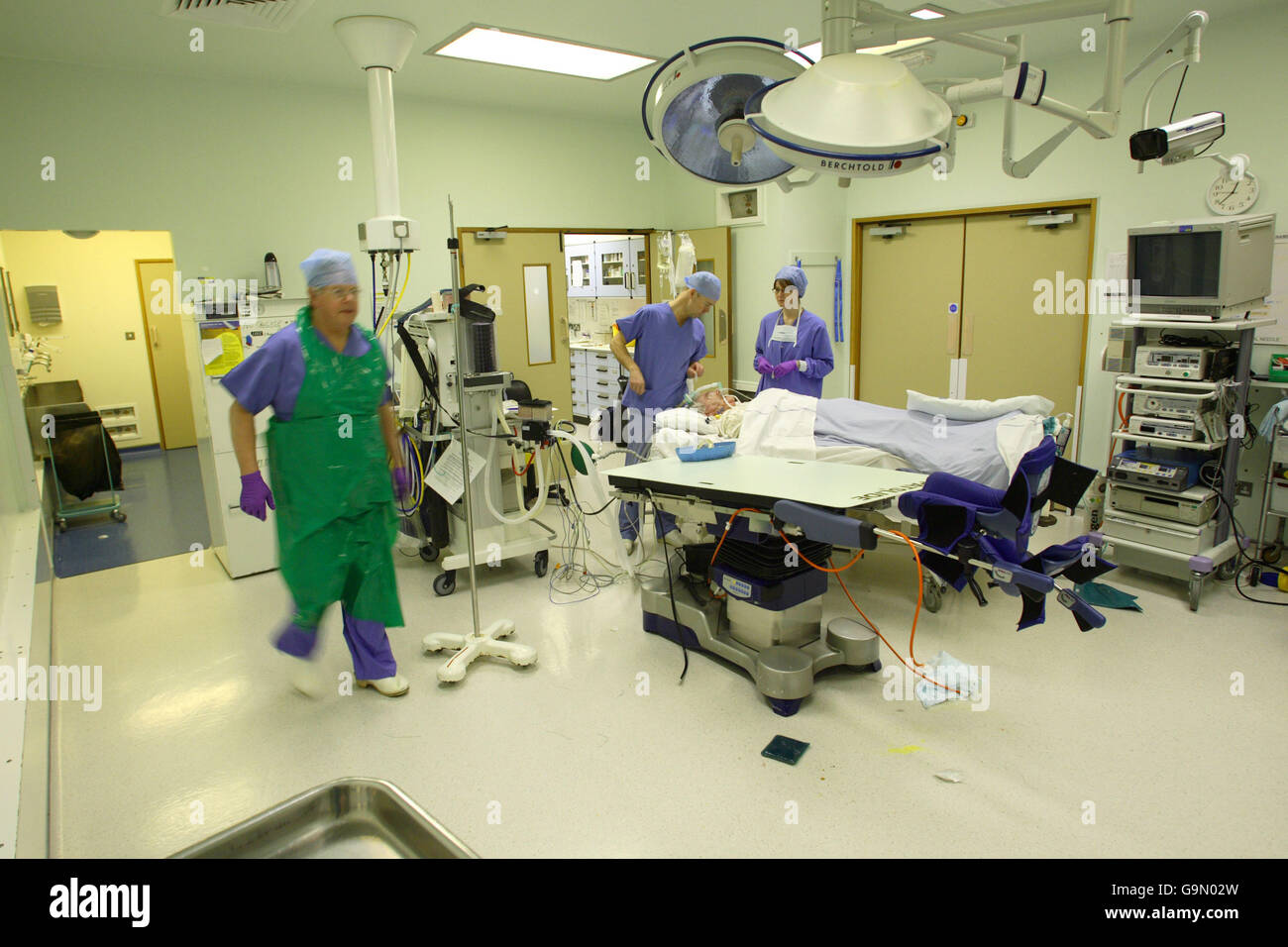 Operation theatre pics hi-res stock photography and images - Alamy